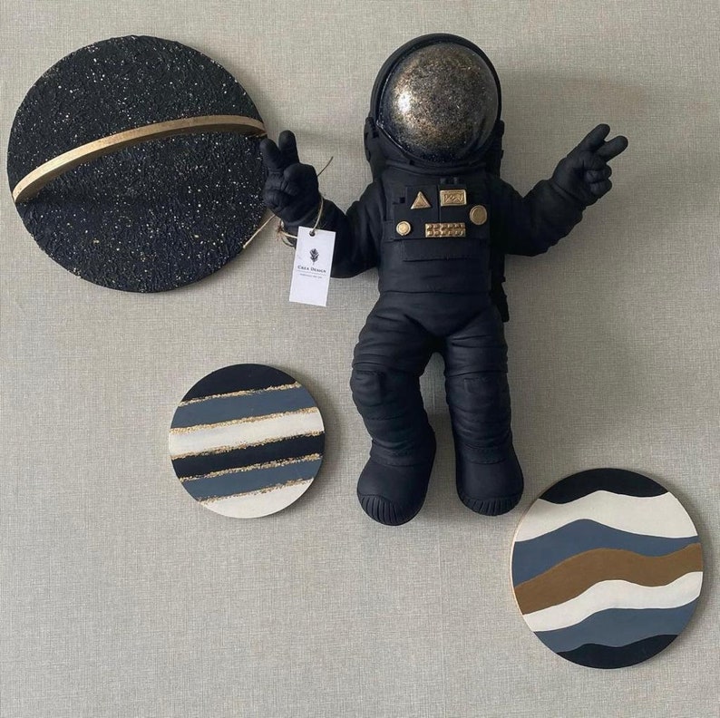 Spaceman Wall Statue, Gift, Contemporary Art, Modern Statues, Pop Art ...