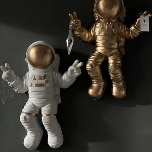 Spaceman Wall Statue, Gift, Contemporary Art, Modern Statues, Pop Art ...