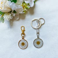 Handmade Real Dried Flower Resin Keychain | Handmade Resin Keychain ...