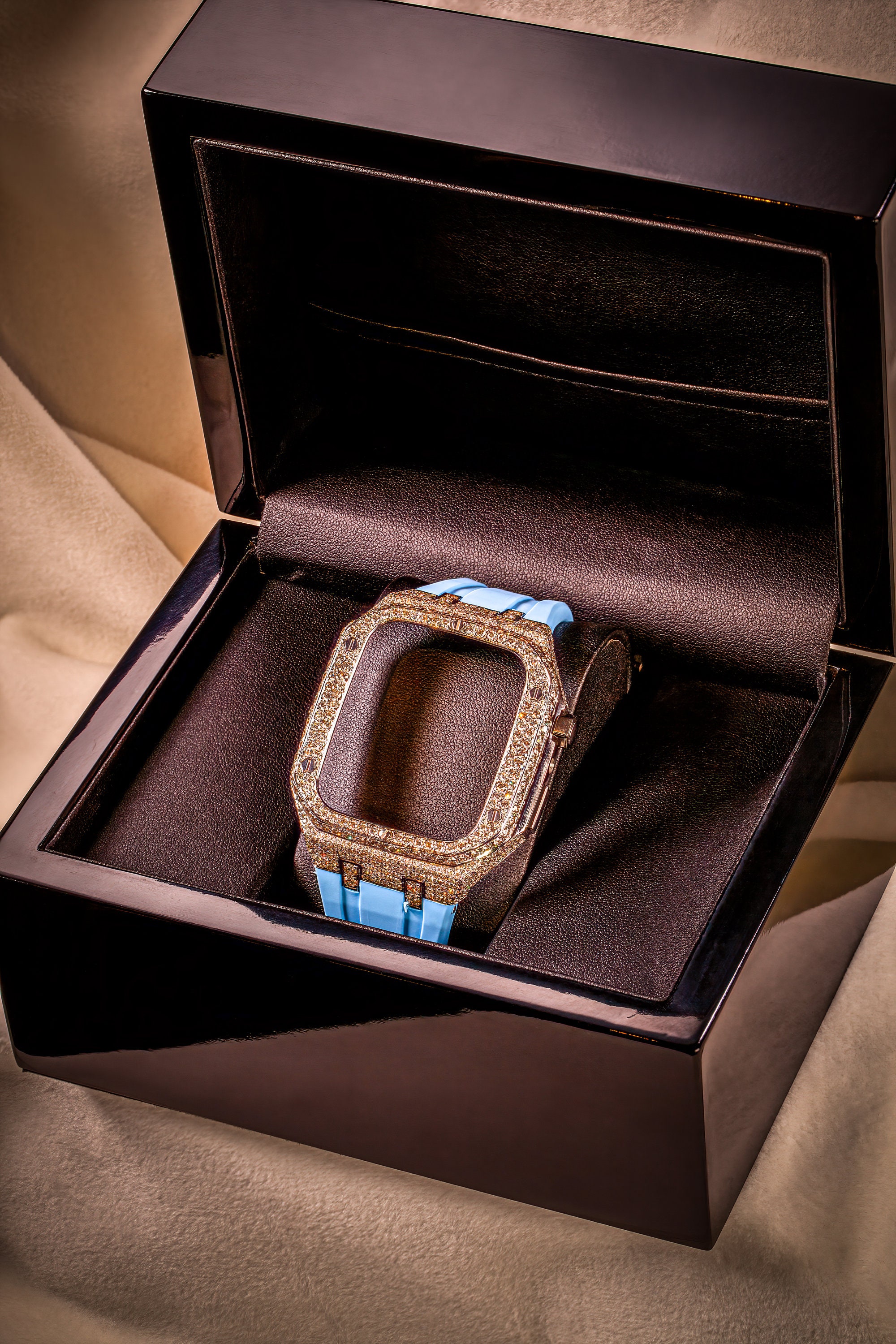 Natural Diamond Apple Watch Case - Exquisite Luxury Elevate Your Style ...