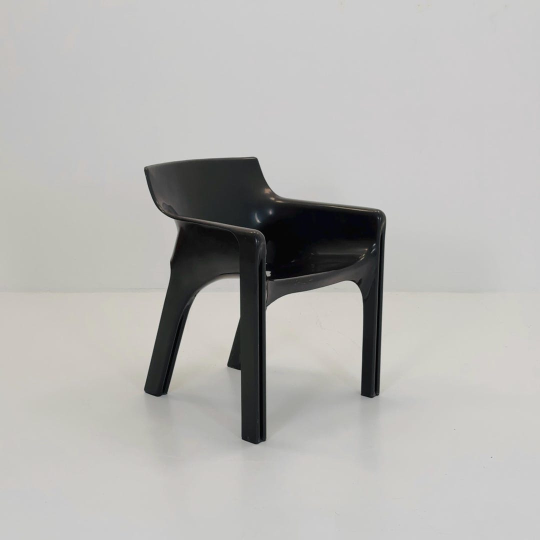 Mid Century Gaudi Chair by Vico Magistretti for Artemide, 1970s Italy ...