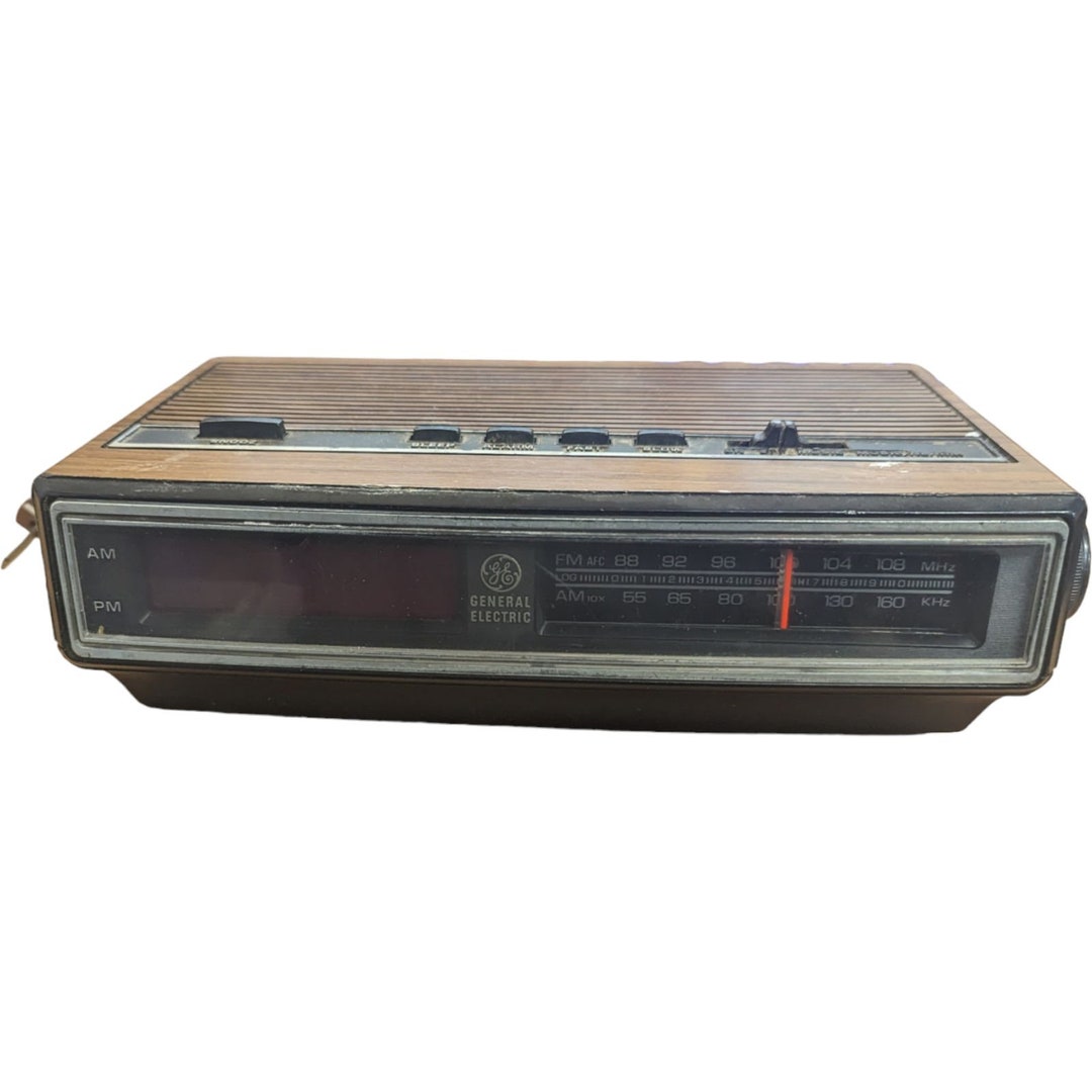 Vintage General Electric Walnut Grain Finish Clock Radio Model 7-4625A ...
