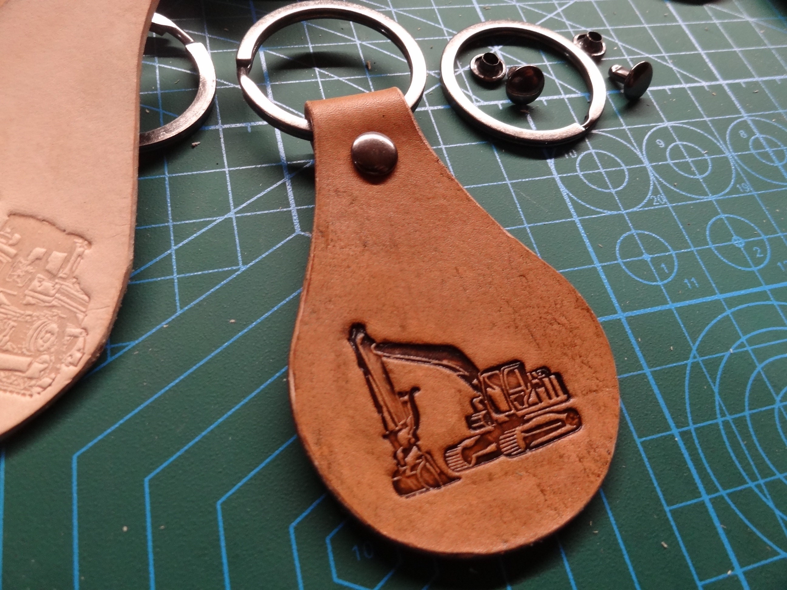 Handmade Genuine Leather Keychain With Excavator Key Ring Chain FOB ...