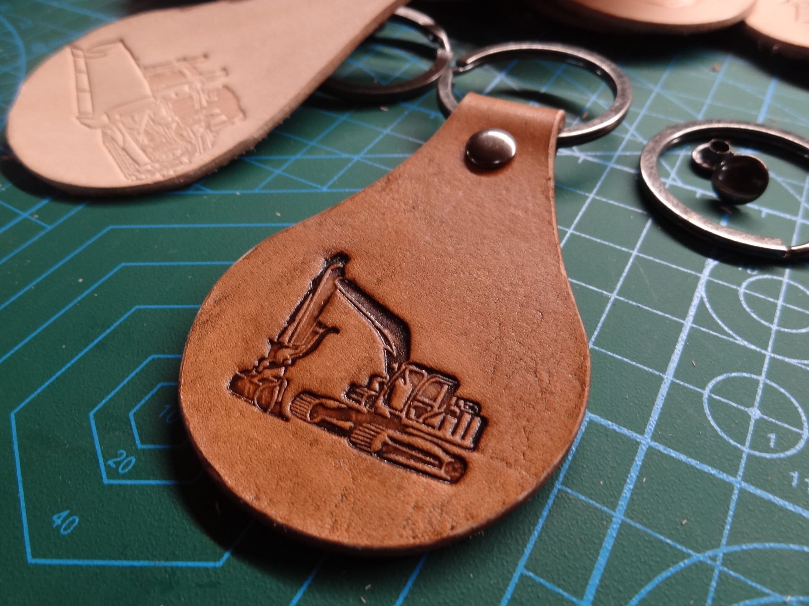Handmade Genuine Leather Keychain With Excavator Key Ring Chain FOB ...