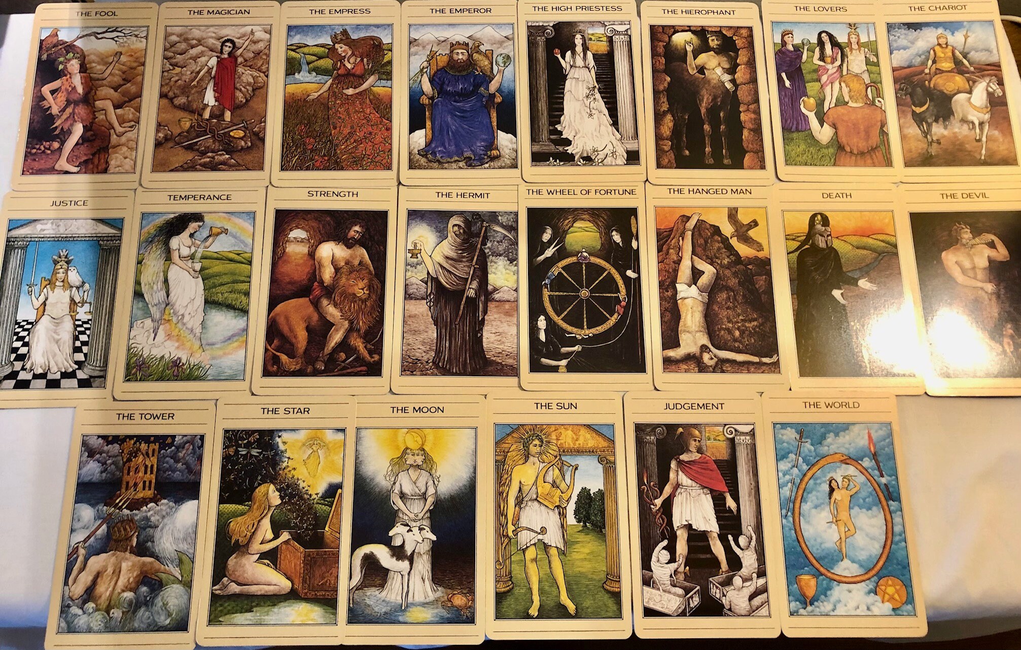 El Tarot mítico: cartas del Tarot de Tricia Newell y libro de Juliet ...