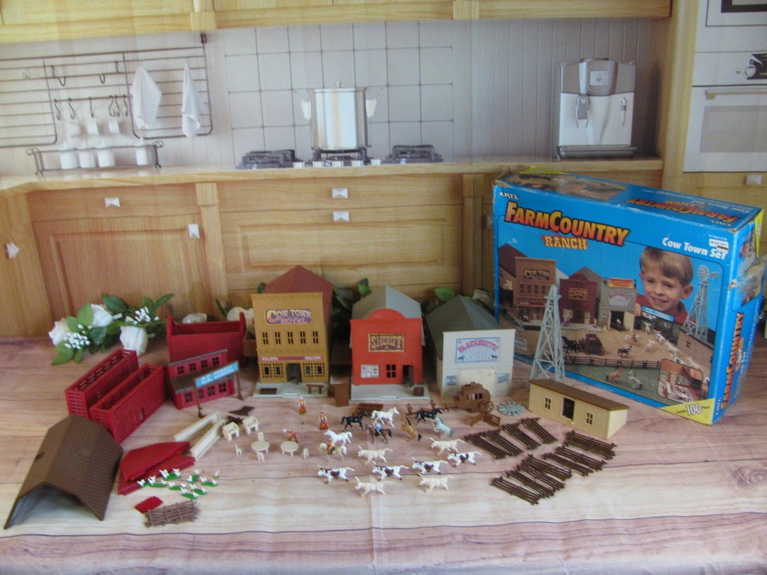 Vintage 1995 ERTL Cow Town Play Set- Farm Country Ranch-hotel/saloon ...