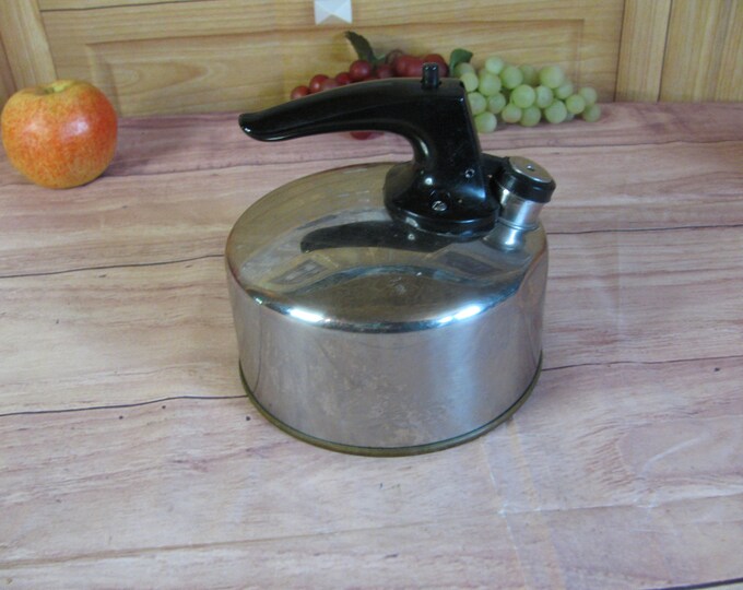 Flavio Sambinelli Design Kettle for Carlo Giannini 1980s Italian Design ...