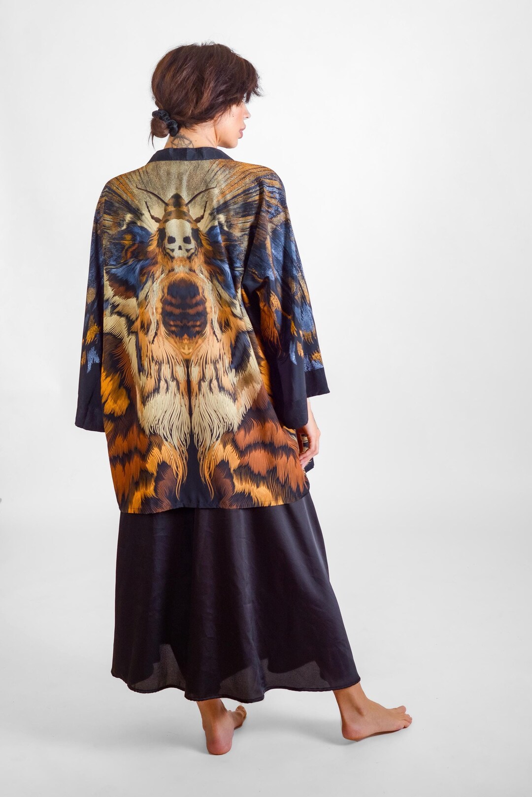 SHINOGA Dark Short Death's Head Hawk Moth Art Kimono Robe: Unisex ...
