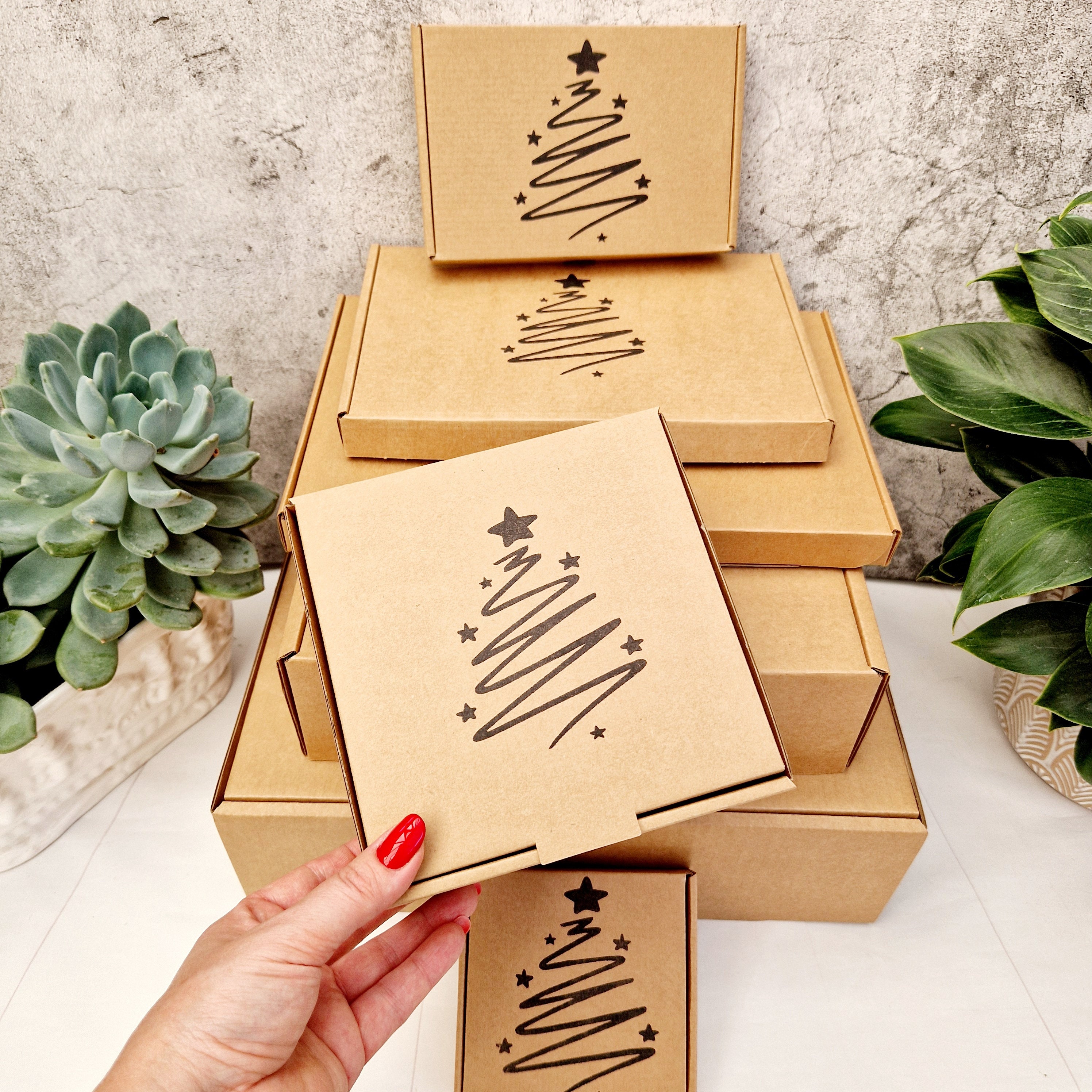 Empty Christmas Gift Box. Mini Small Medium Cardboard Postage Box With ...