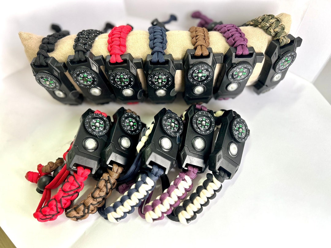 Survival / Emergency Paracord Bracelet Complete With Different Tools ...