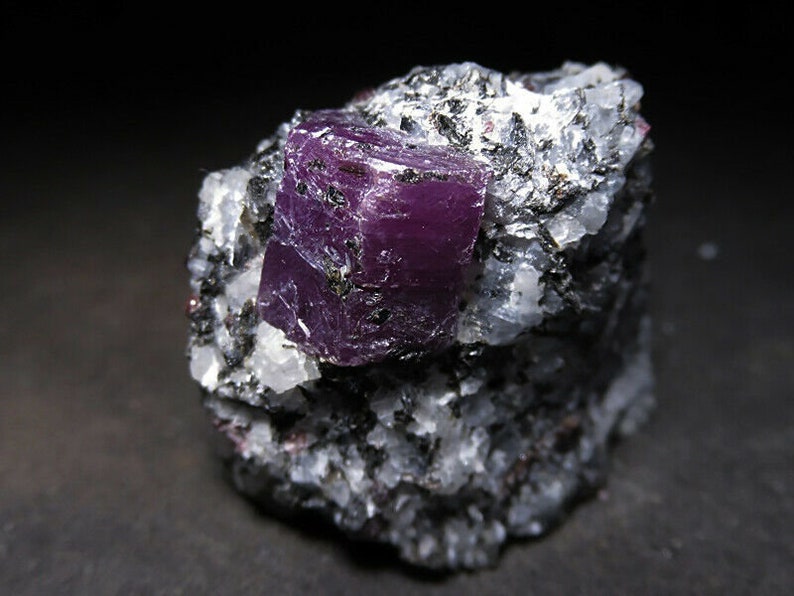 Home & Living Home Décor Corundum Crystal on matrix Fluorescence in UV ...