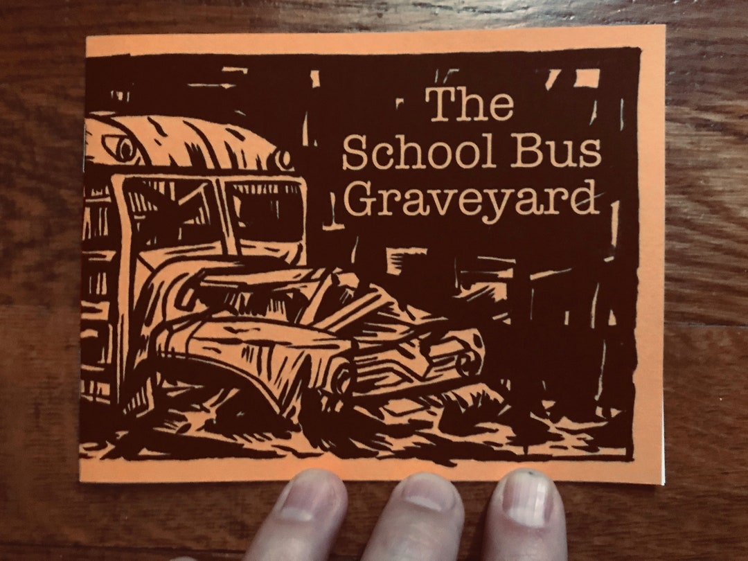 El cementerio de autobuses escolares - Etsy España