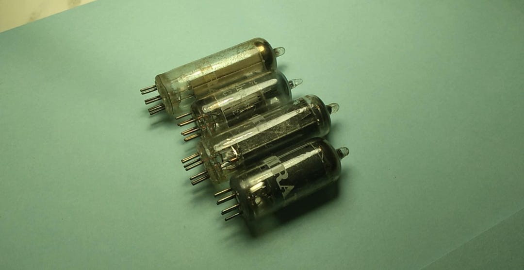 4 Vintage Canadian-made Vacuum Tubes, Radio Electron Tubes, Audio Amp ...