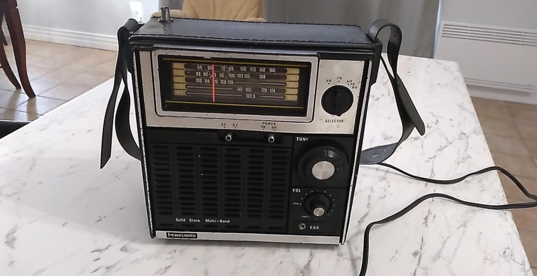 Vintage Holiday Solid State Transistor Radio (tested and Working) - Etsy