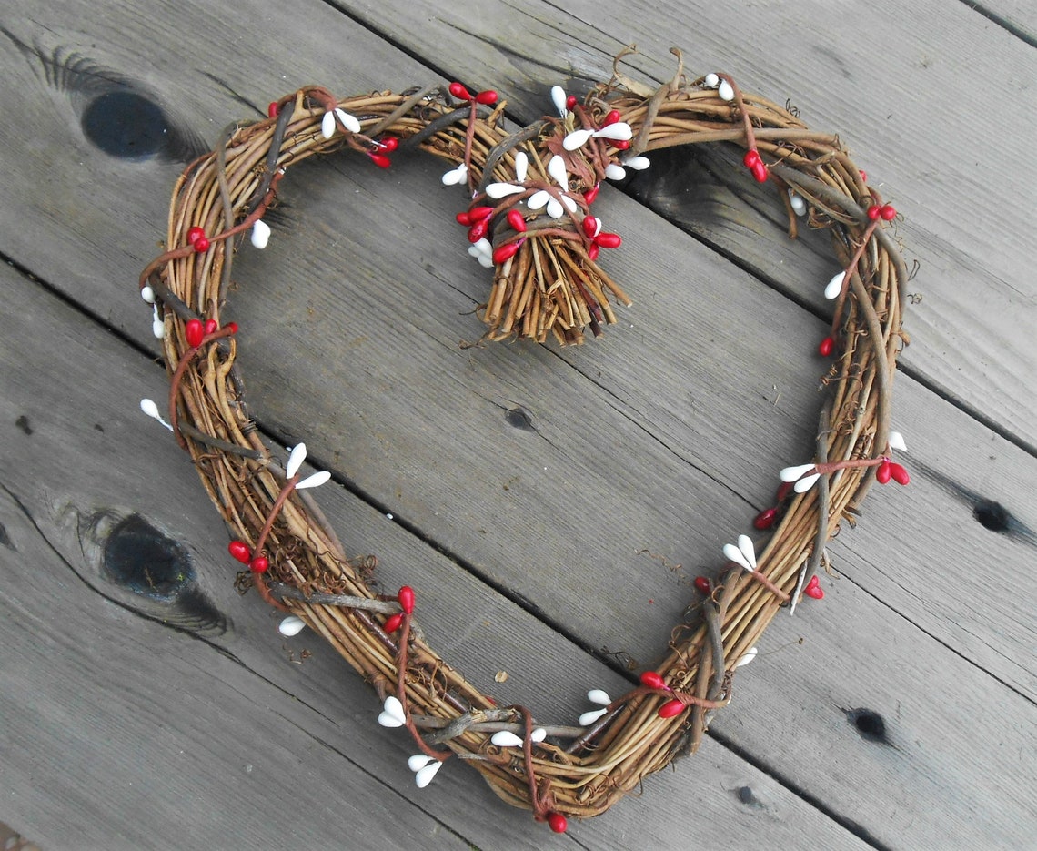 Red and White Pip Berry Heart Wreath 6 Inch Version - Etsy