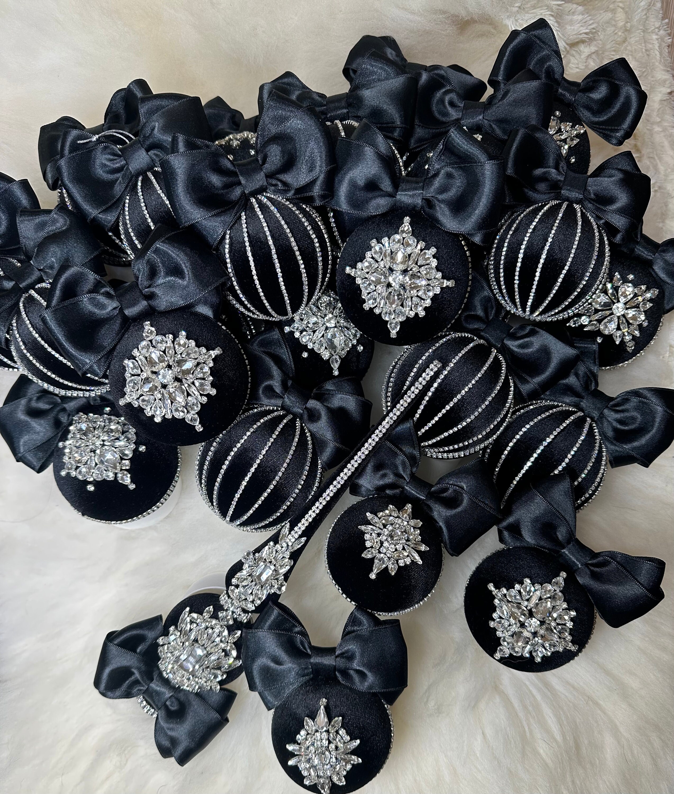 25pcs Black Velvet Christmas Tree Ornament Set With Topper Pin ...