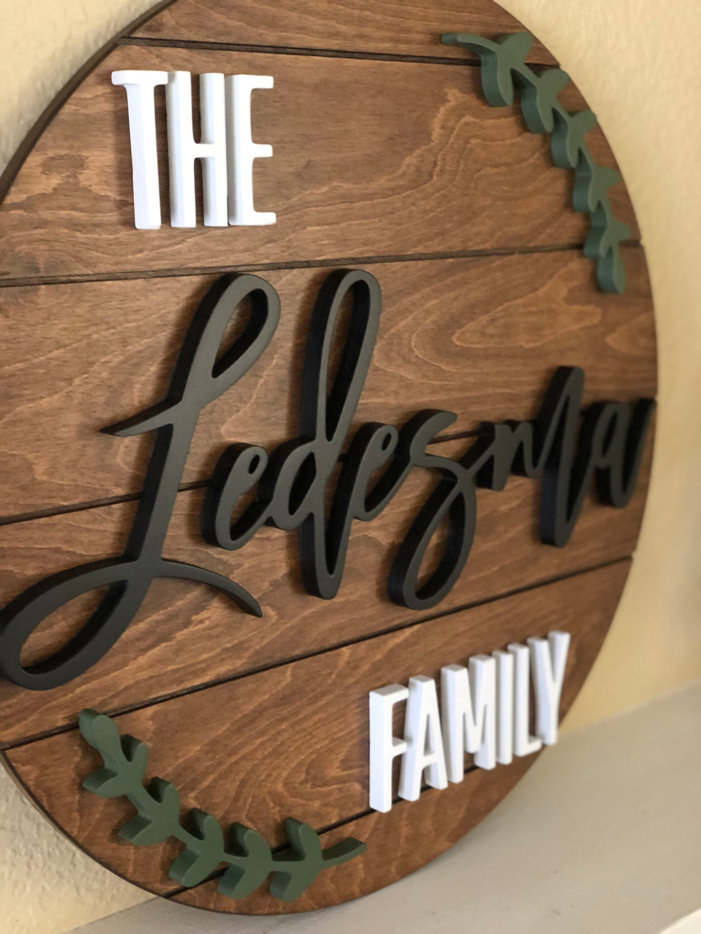 Family Last Name Round Wood Sign: Personalized Home Decor - Etsy
