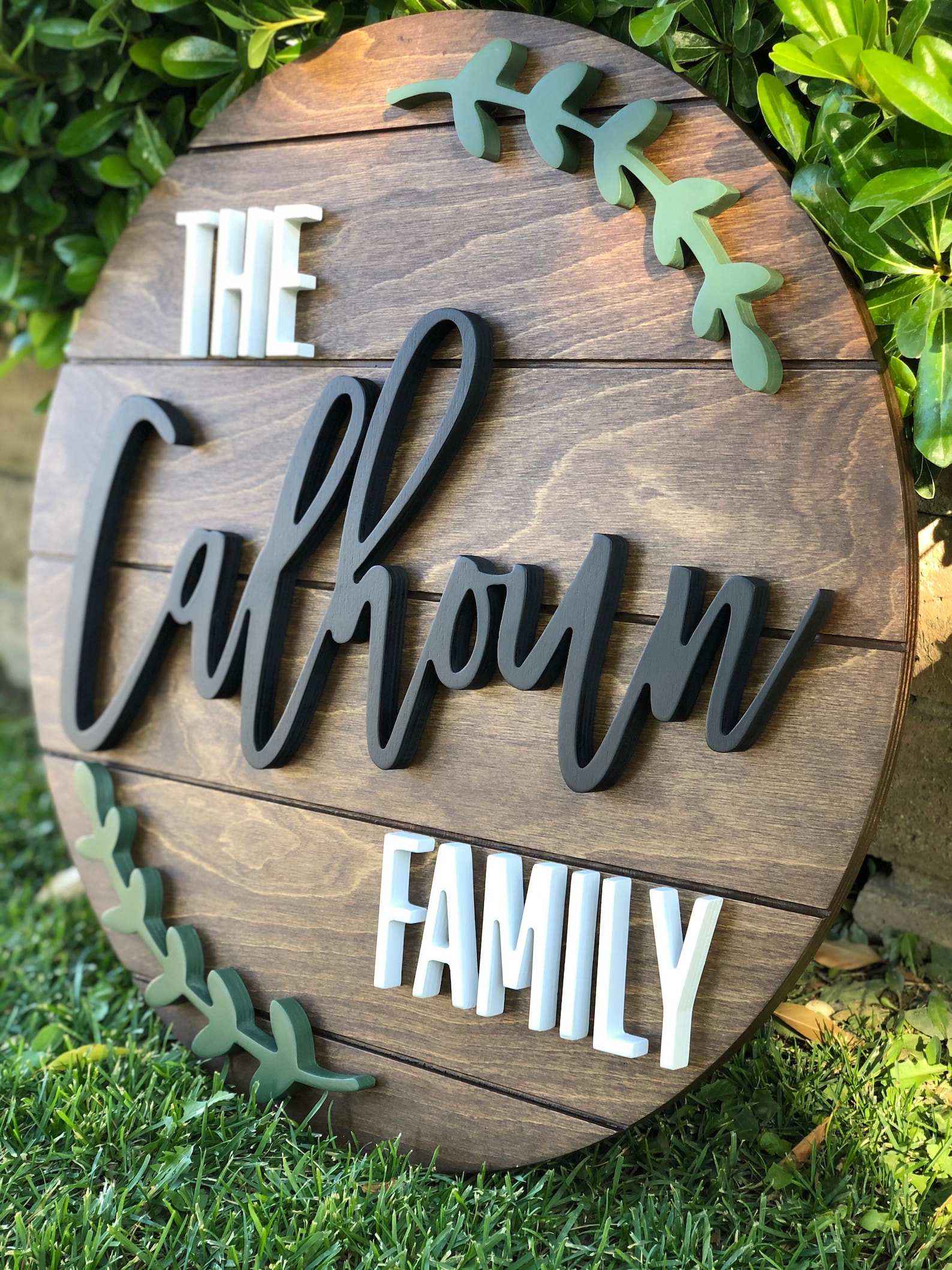 Family Last Name Round Wood Sign: Personalized Home Decor - Etsy