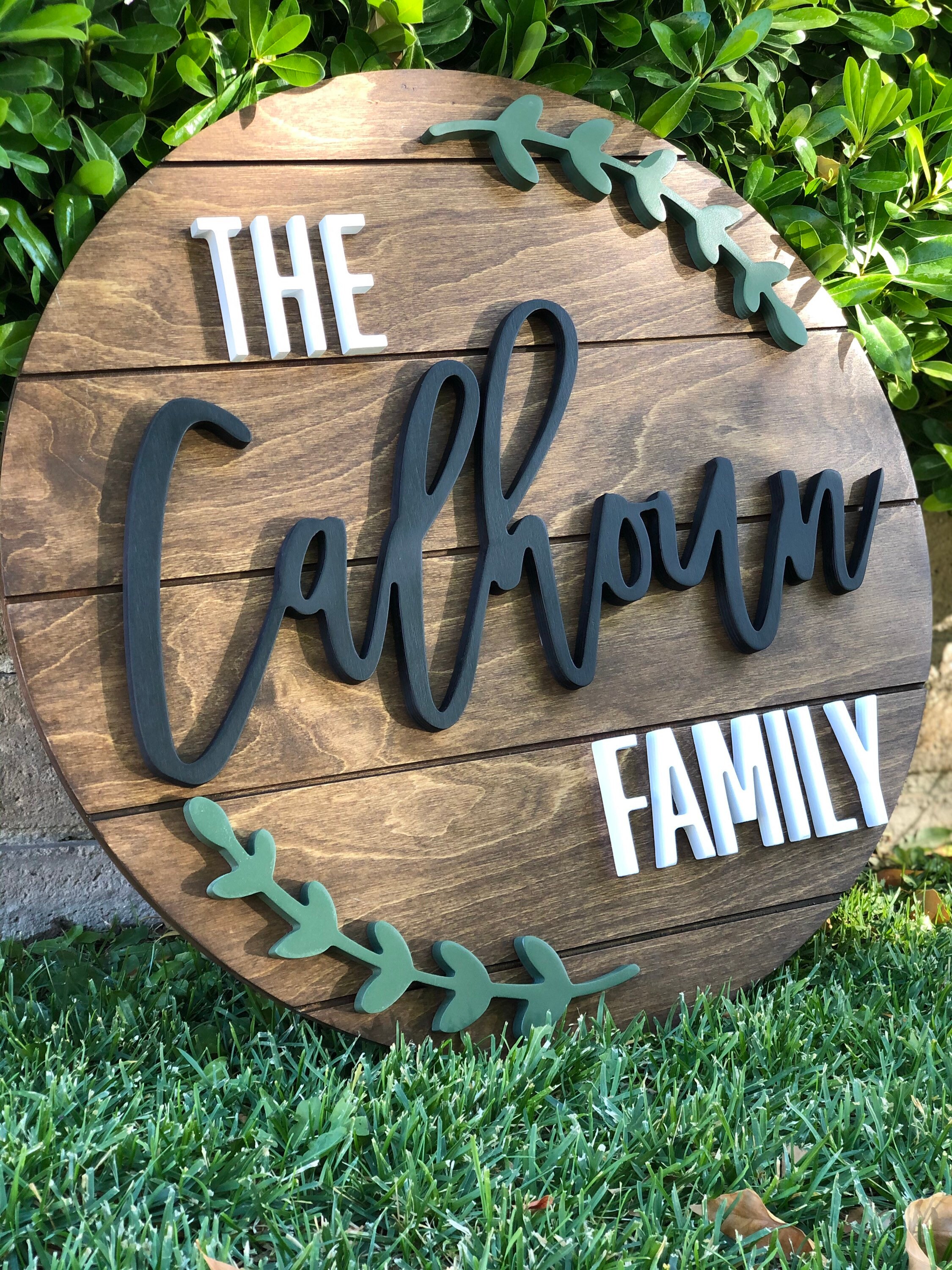 Family Last Name Round Wood Sign: Personalized Home Decor - Etsy