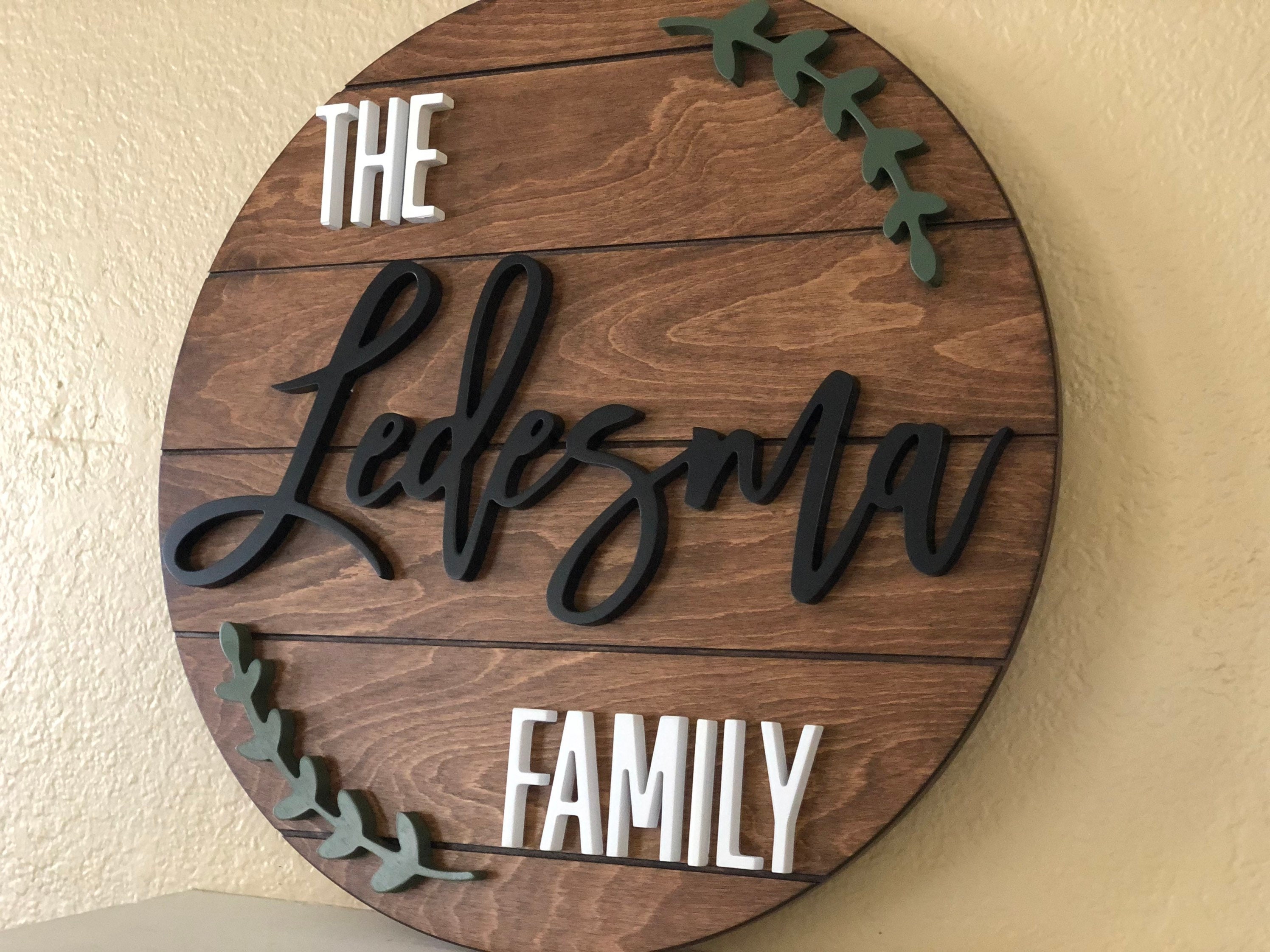 Family Last Name Round Wood Sign: Personalized Home Decor - Etsy