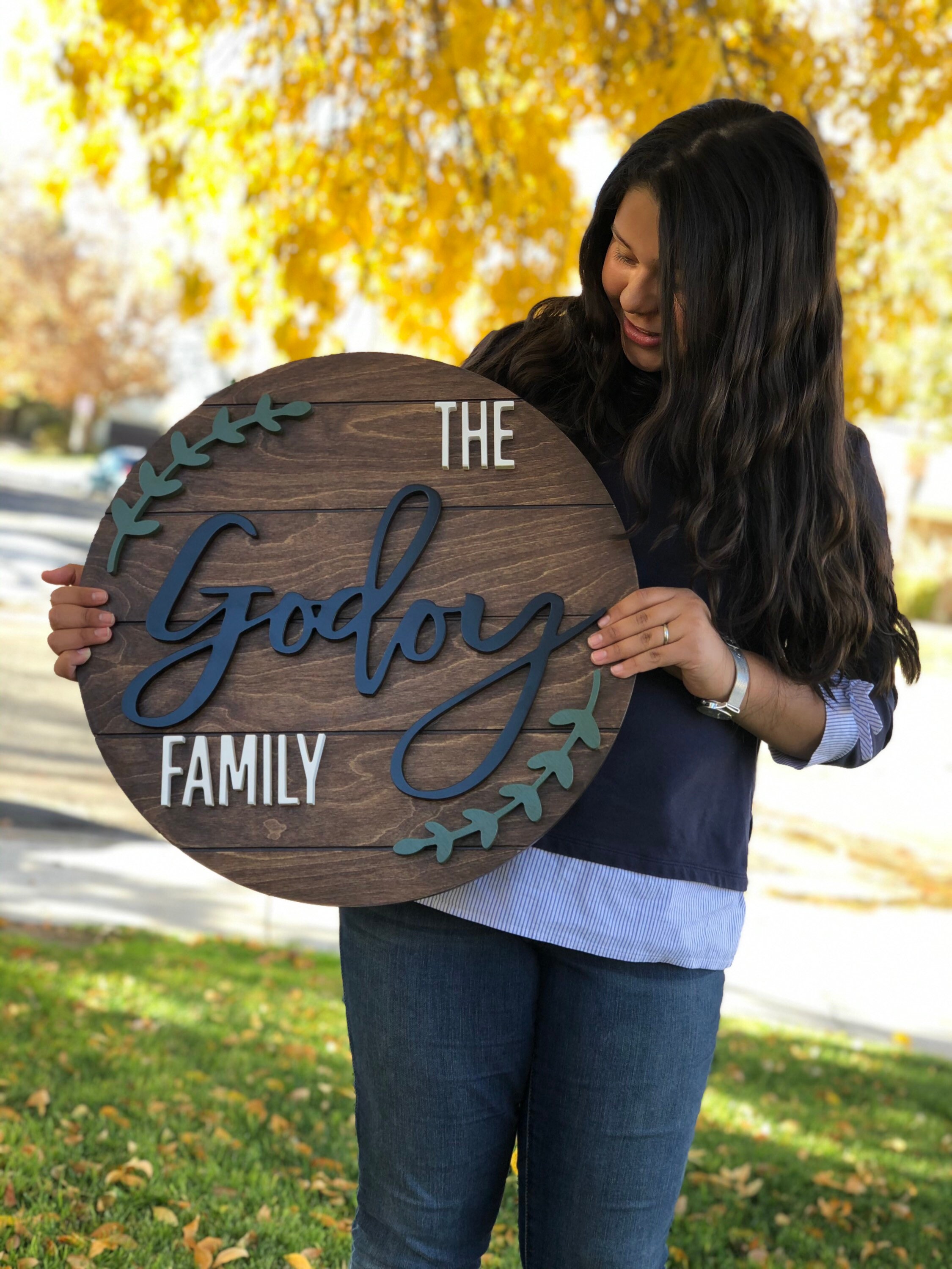 Family Last Name Round Wood Sign: Personalized Home Decor - Etsy