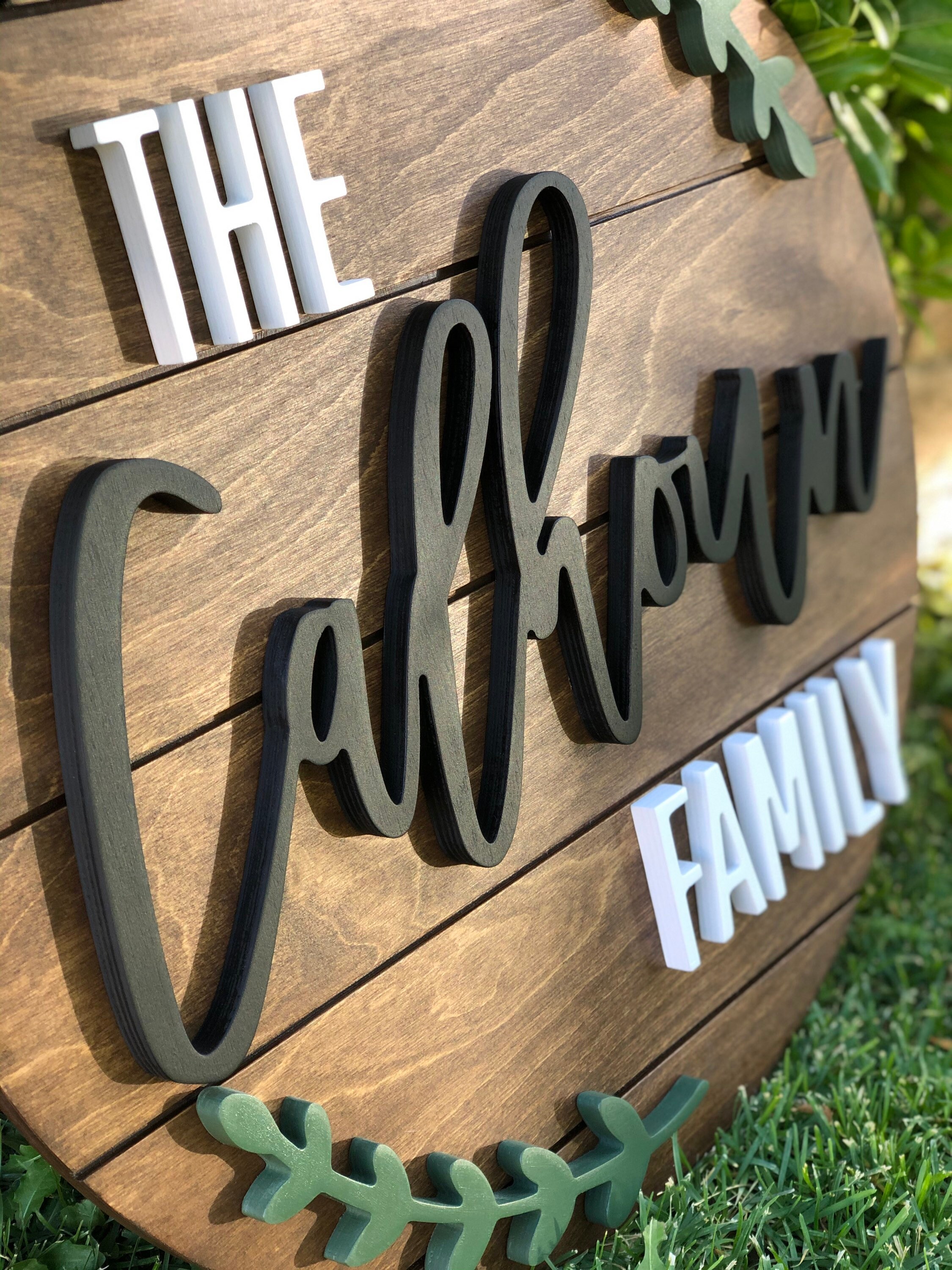 Family Last Name Round Wood Sign: Personalized Home Decor - Etsy