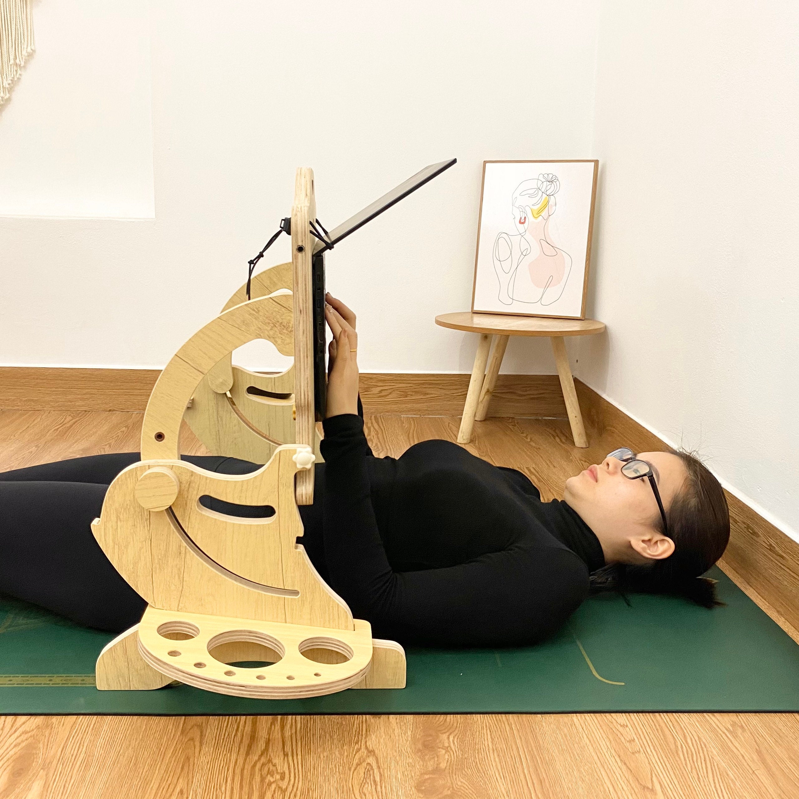 Laptop Desk for Comfortable Lying or Sitting, Eases Neck and Back ...