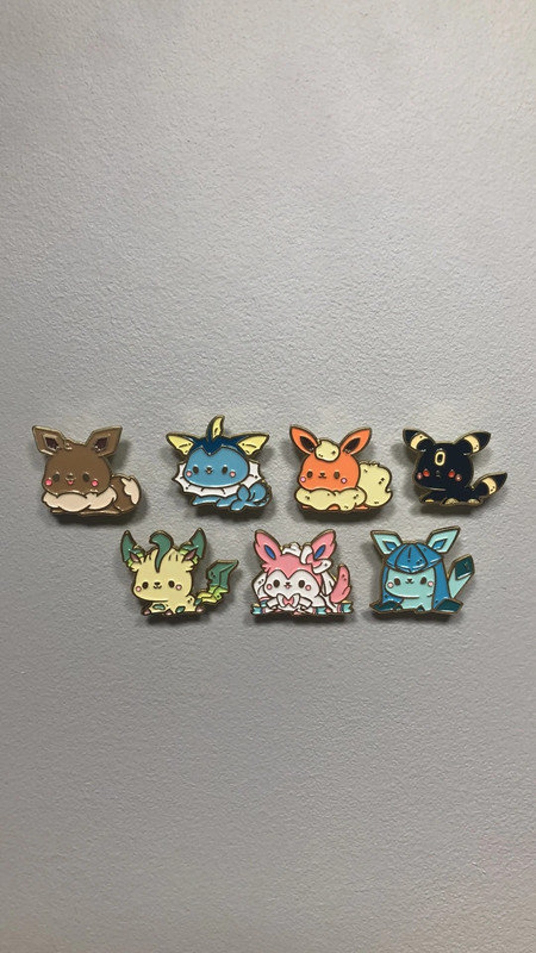 Pokémon Enamel Pin Badge Eeveelution Eevee Umbreon Leafeon Vaporeon ...
