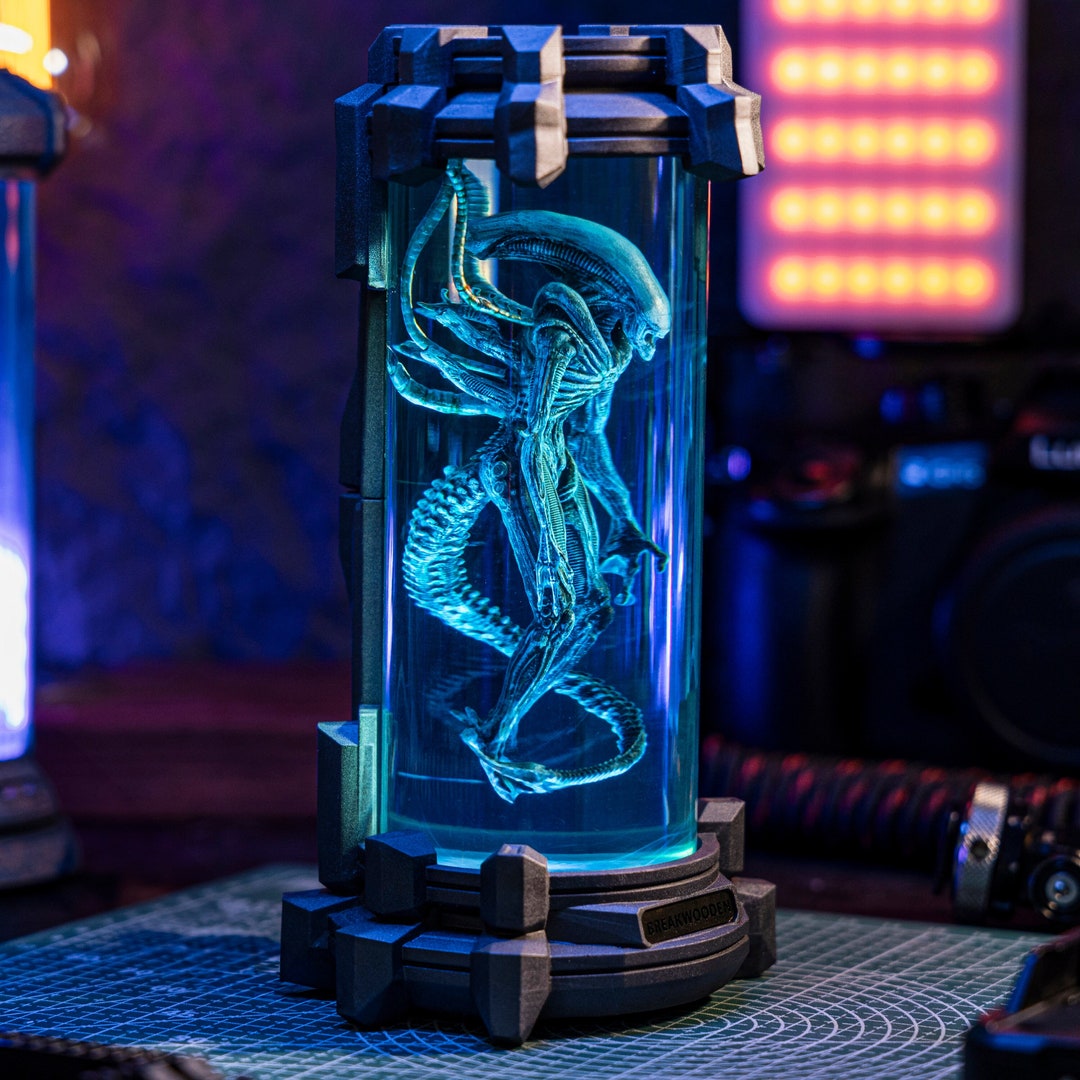 Custom Alien Creature Resin Lamp Wood, Alien Epoxy Lamp, Sci-fi Horror ...
