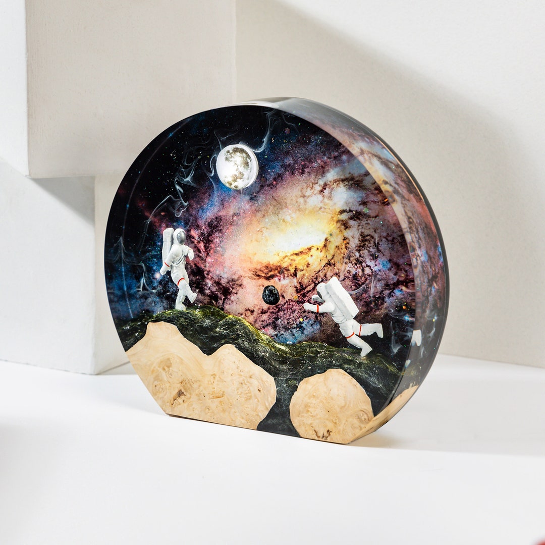 ASTRONAUTS in INTERSTELLAR SPACE Epoxy Lamp, Galaxy Space Resin and ...