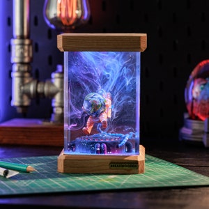 ASTRONAUT Interstellar Resin Epoxy Lamp, Custom Table Lamp for ...