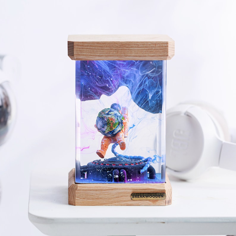 ASTRONAUT Interstellar Resin Epoxy Lamp, Custom Table Lamp for ...
