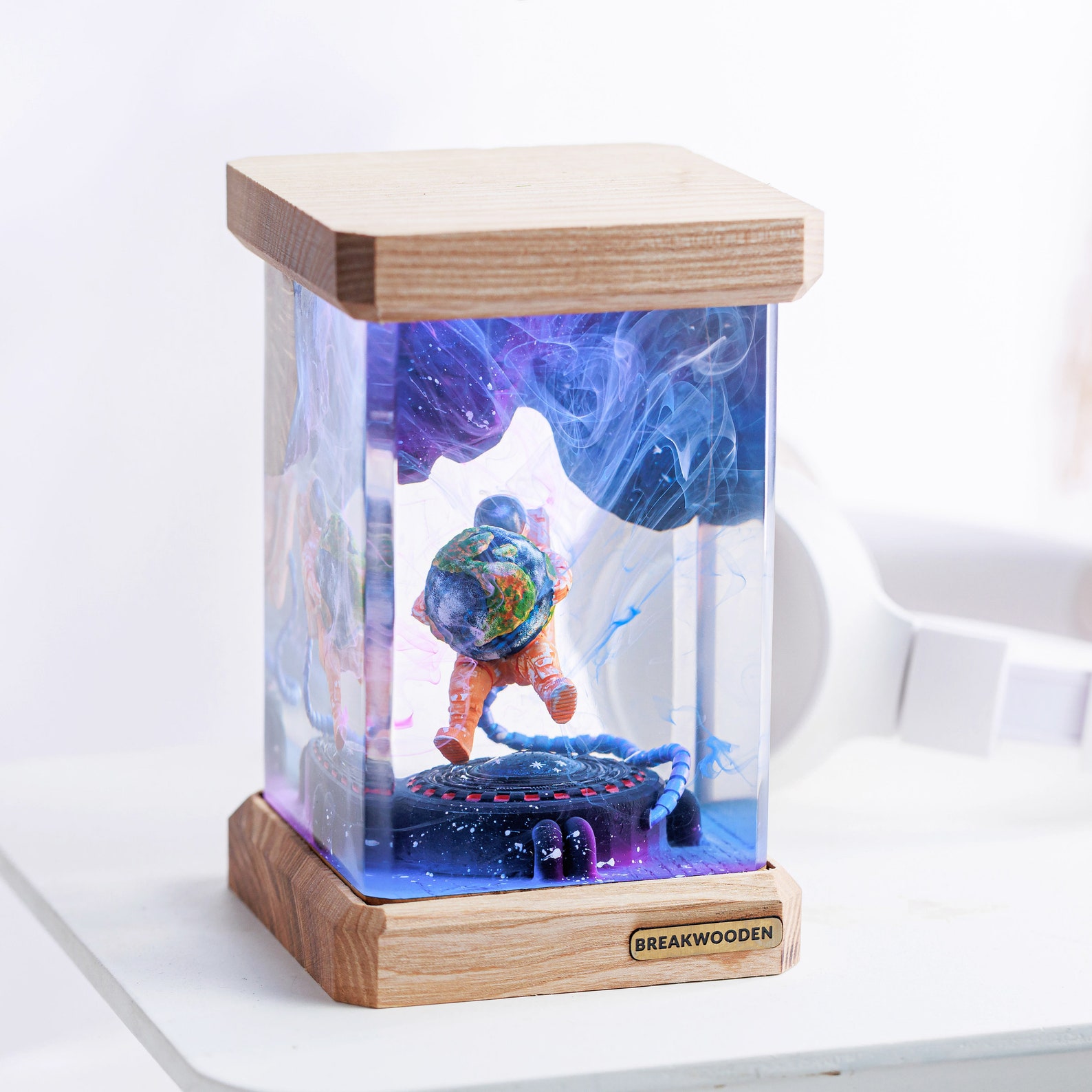 ASTRONAUT Interstellar Resin Epoxy Lamp, Custom Table Lamp for ...