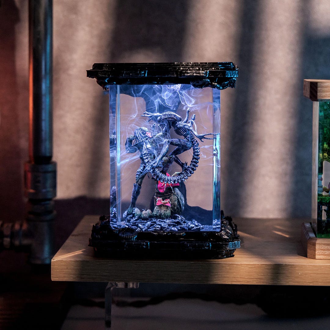 Custom Alien Creature Resin Lamp Wood, Alien Epoxy Lamp, Sci-fi Horror ...