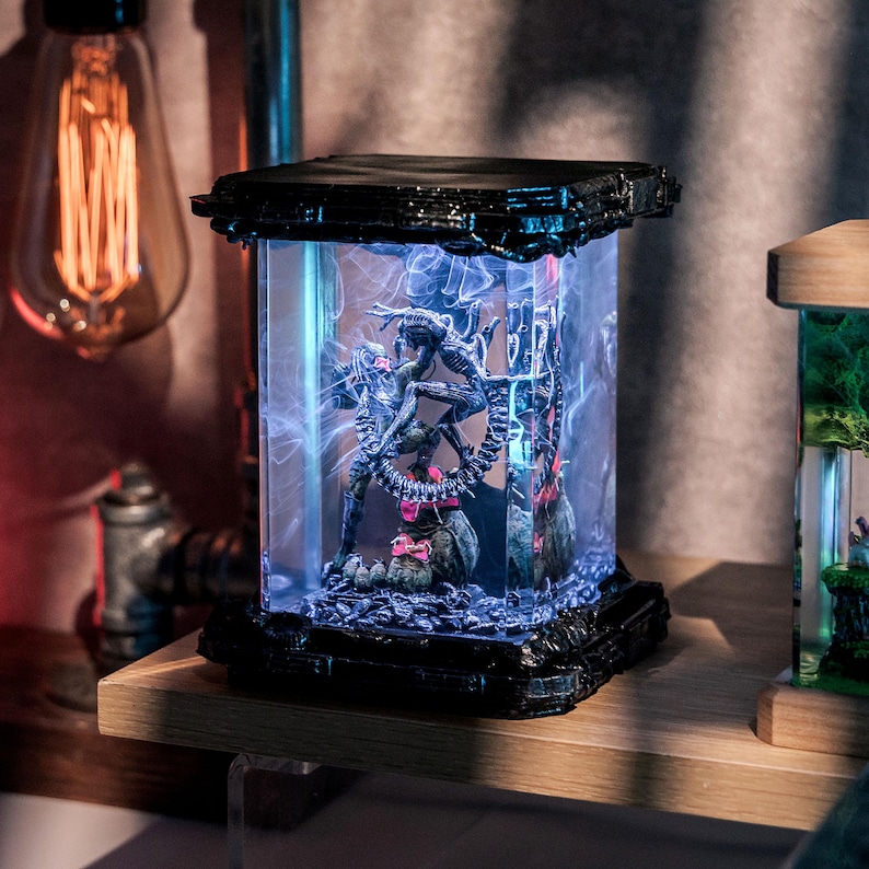 Custom Alien Creature Resin Lamp Wood, Alien Epoxy Lamp, Sci-fi Horror ...