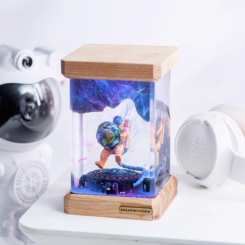 ASTRONAUT Interstellar Resin Epoxy Lamp, Custom Table Lamp for ...