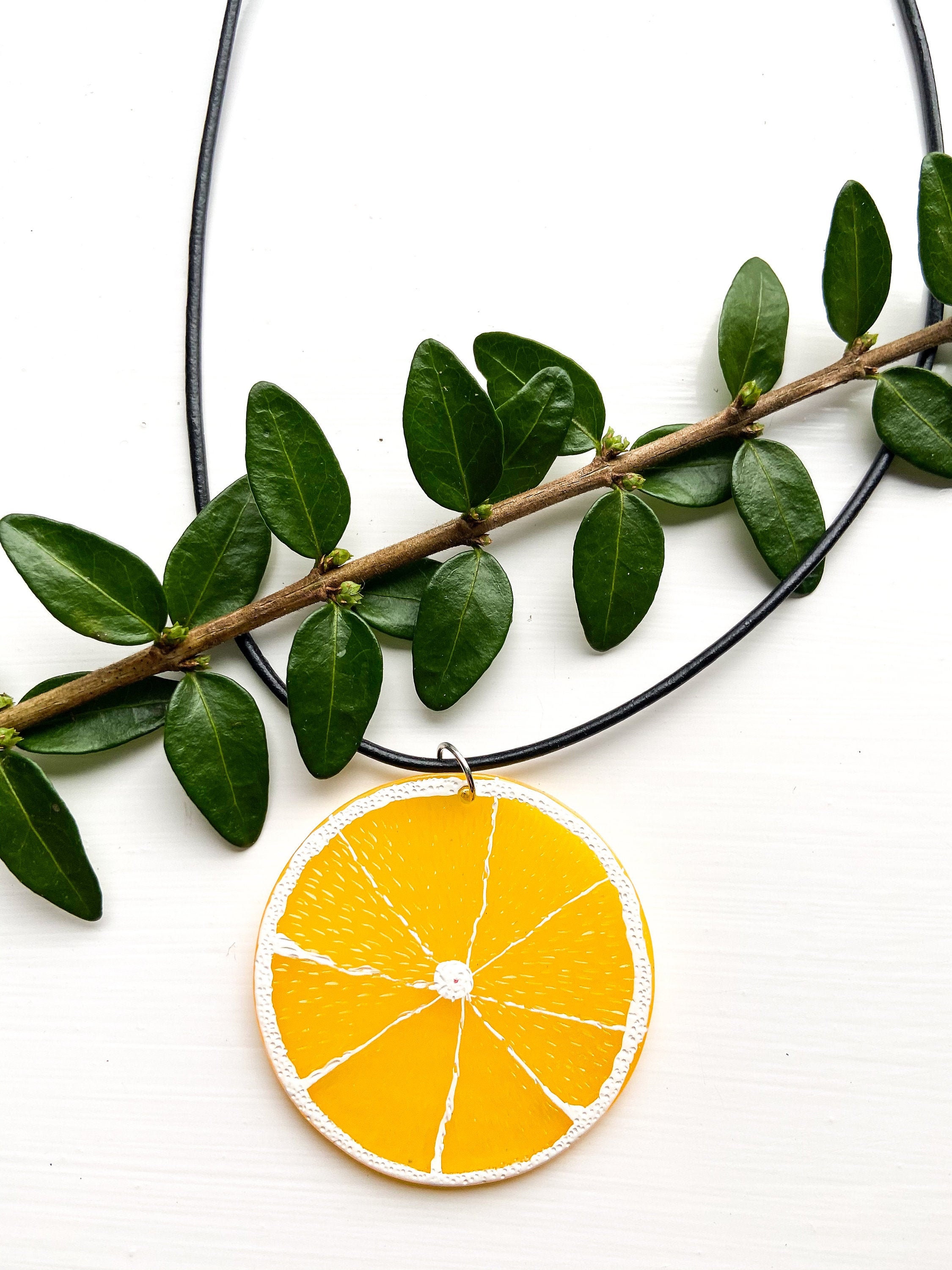 Collar de gargantilla de resina de limón veraniego afrutado - Etsy España