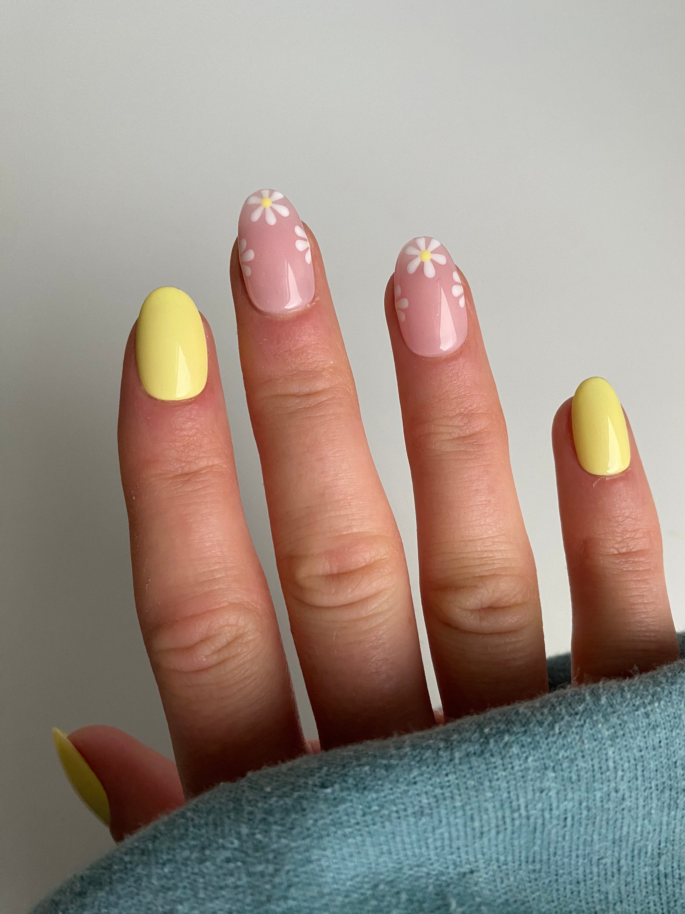 Pastel Yellow Daisy Edge Custom Press on Nails | Spring False Nails ...