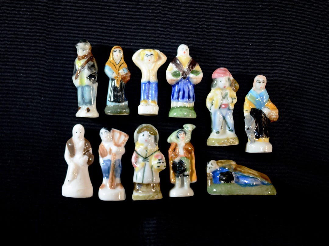 11 Vintage Miniature 1" Fèves, Tiny Hand Painted Figures, Diorama ...