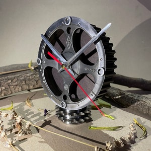 Timing Belt Gear Table Clock / Real Car Engine Parts / Special ...