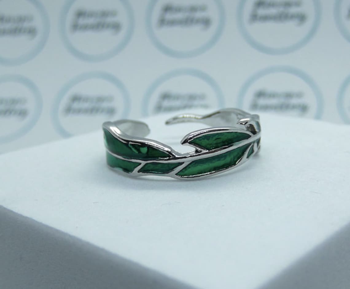 Pair of Adjustable Green Leaf Rings - Etsy
