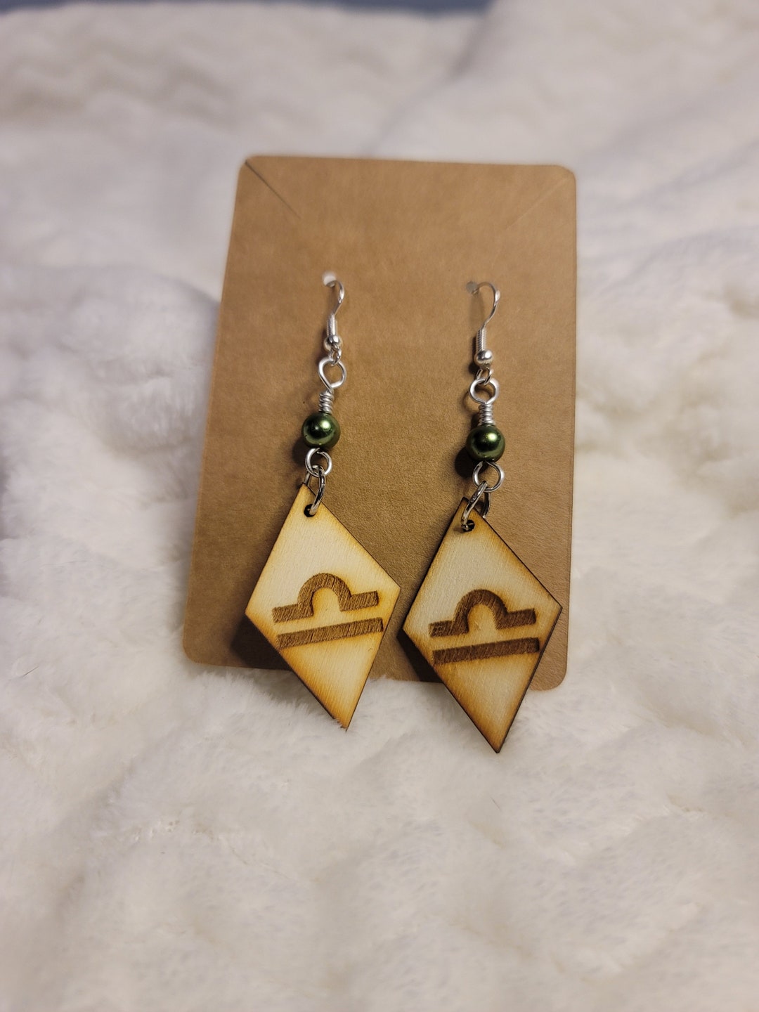 Celestial Diamond Shape Libra Zodiac Earrings. Pantallas De Madera Con ...