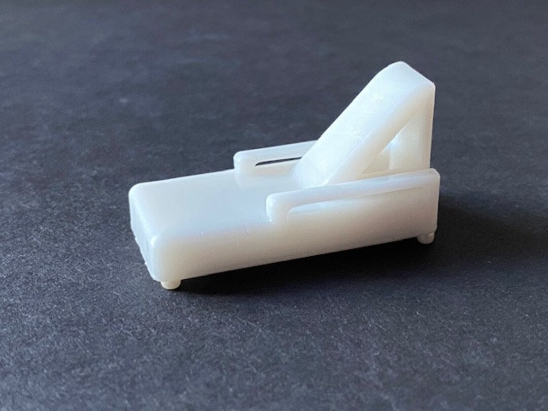 1:48 Scale Patio Lounger Chair Kit CLEARANCE * Dollhouse Miniature * O ...