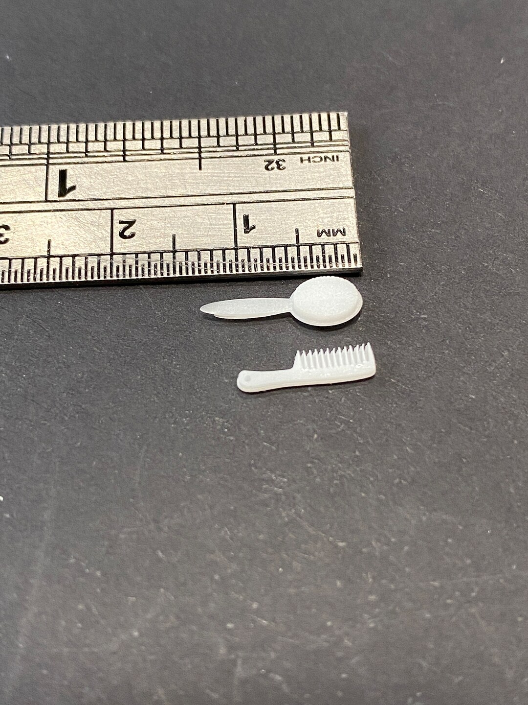 1:24 Scale Comb & Brush Kit * Dollhouse Miniature * G Scale / Gauge ...