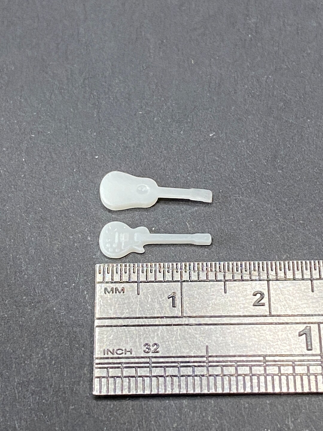 1:48 Scale Guitars (2) Kit * Dollhouse Miniature * O Scale / Gauge * 3D ...