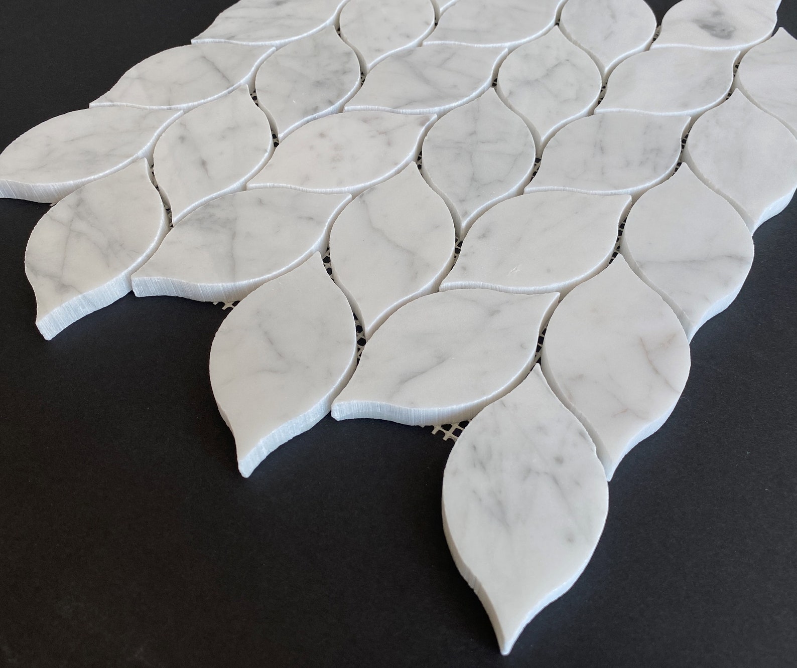 White Carrara Leaf Pattern Marble Mosaic Tile - EST000MQ1 - Etsy