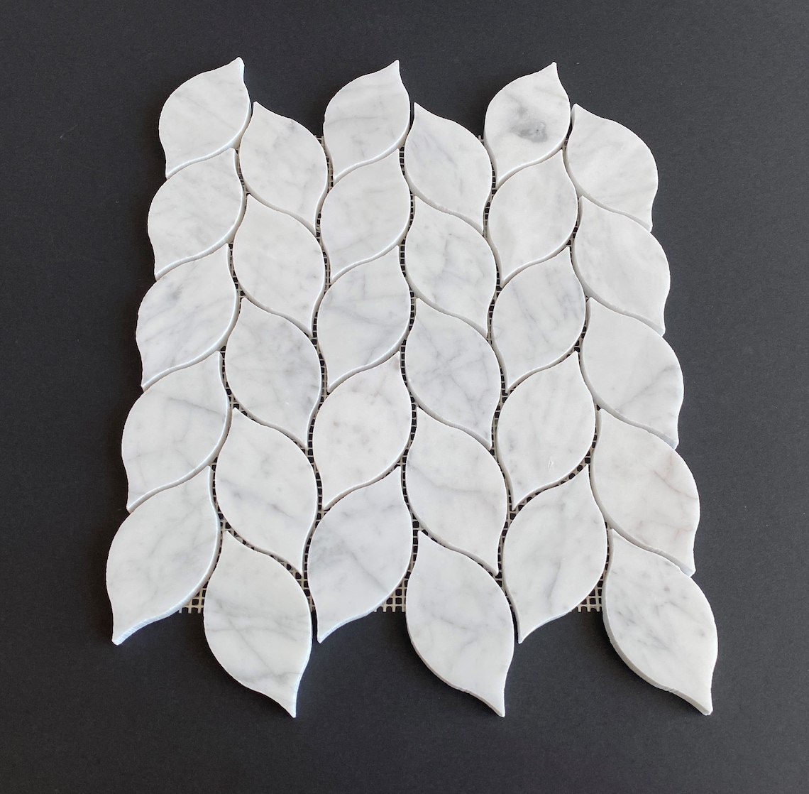 White Carrara Leaf Pattern Marble Mosaic Tile - EST000MQ1 - Etsy