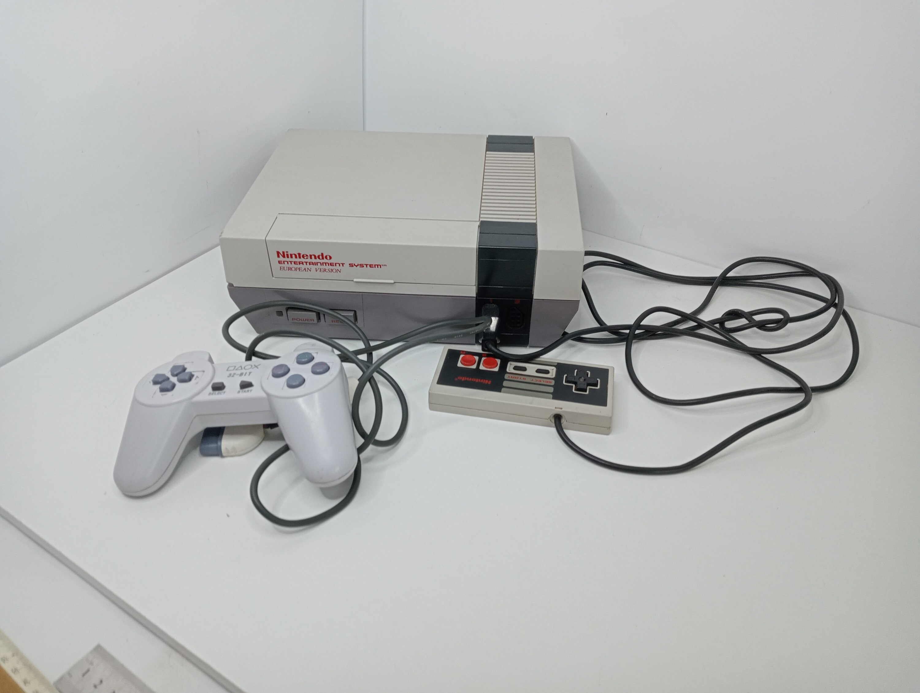 adjetivo Complaciente Intervenir nintendo 32 bit console Sinceridad ...