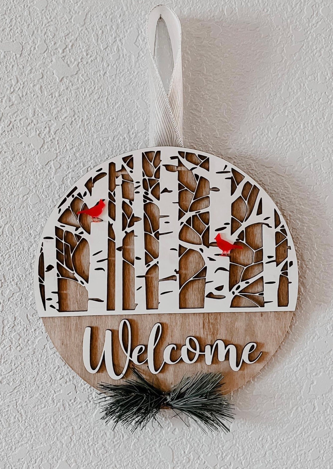 10 Inch Winter Cardinal Round Welcome Sign Hanger | Holiday Welcome ...