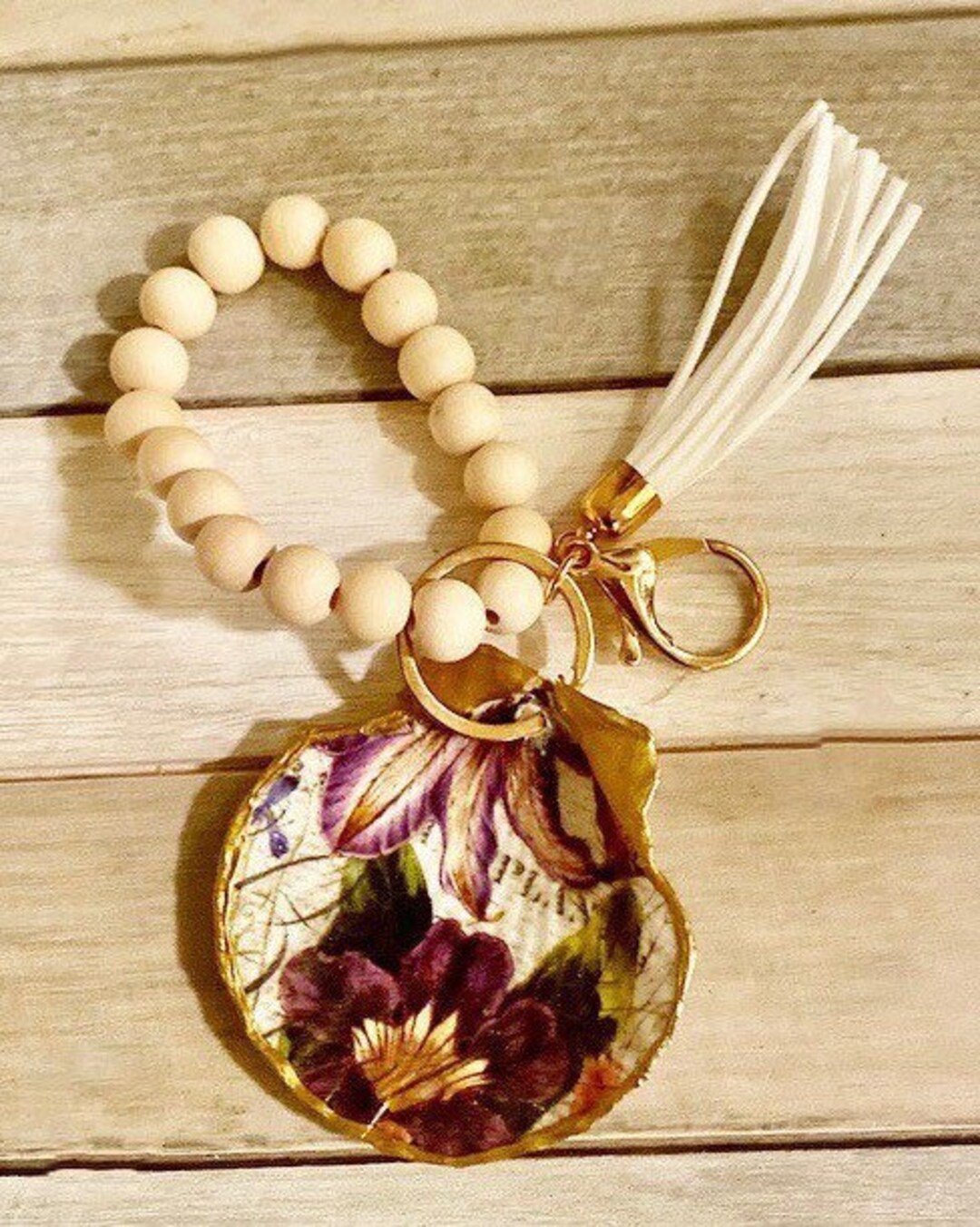 Decoupage Scallop Shell Wristlet Keychain, Beach Inspired Bracelet ...